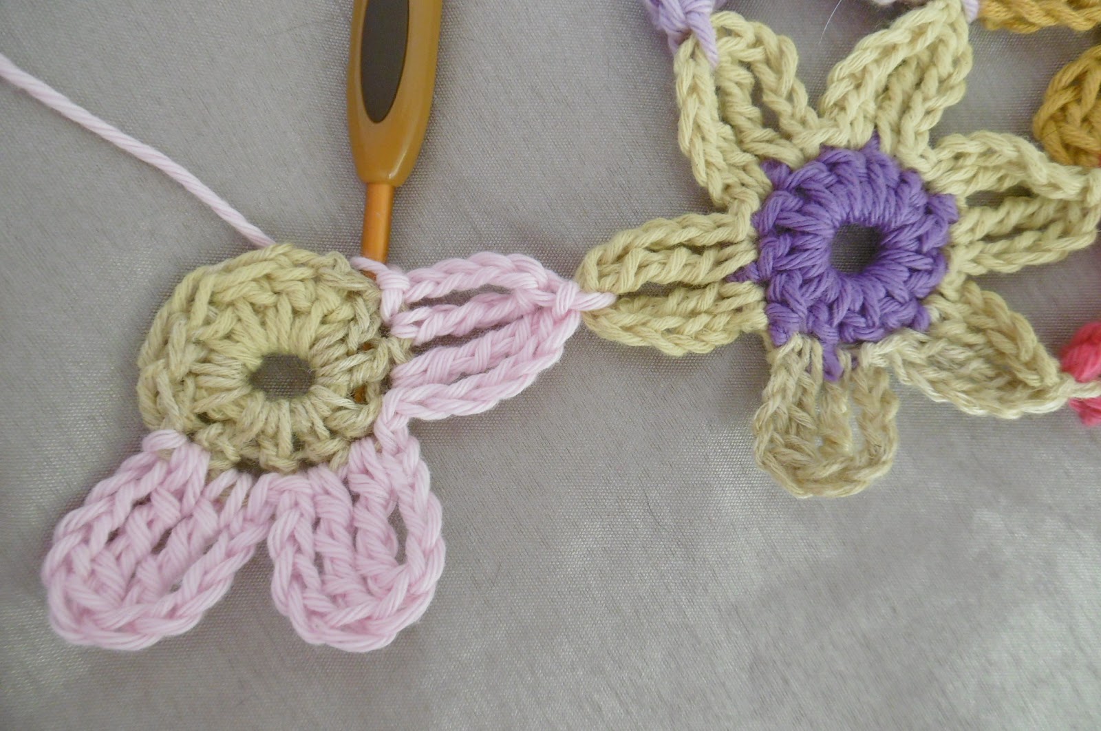 Susan Pinner: CROCHET PATTERN: Sussex Flower Mat, Cushion, tablecloth ...