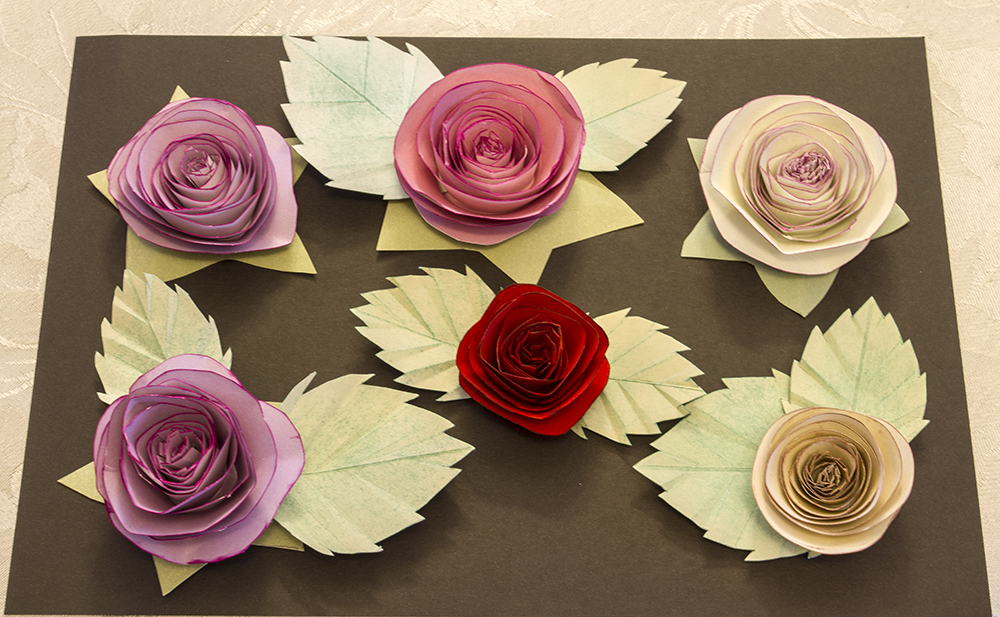 MargiesBlueHouse: Paper roses with leaves!