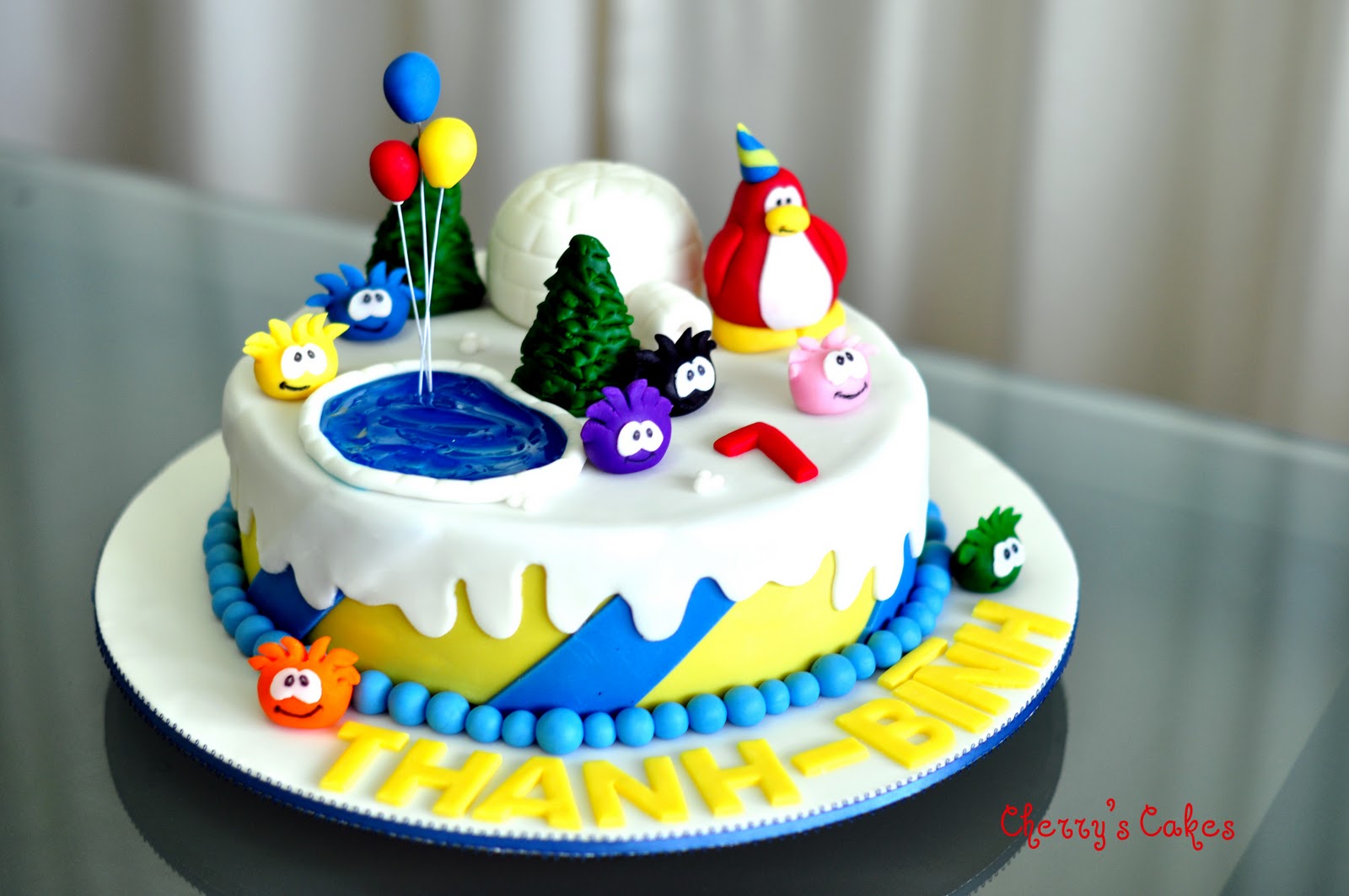 Cherry's Cakes: Club Penguin