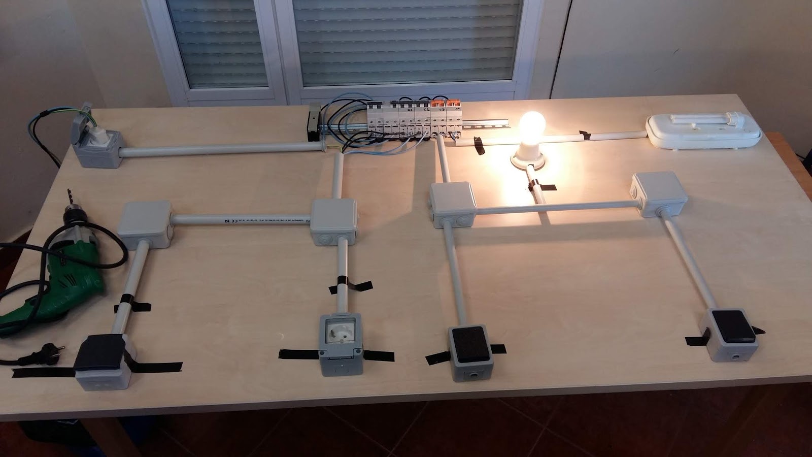 Manteniendo Villaluenga : Módulo de Electricidad