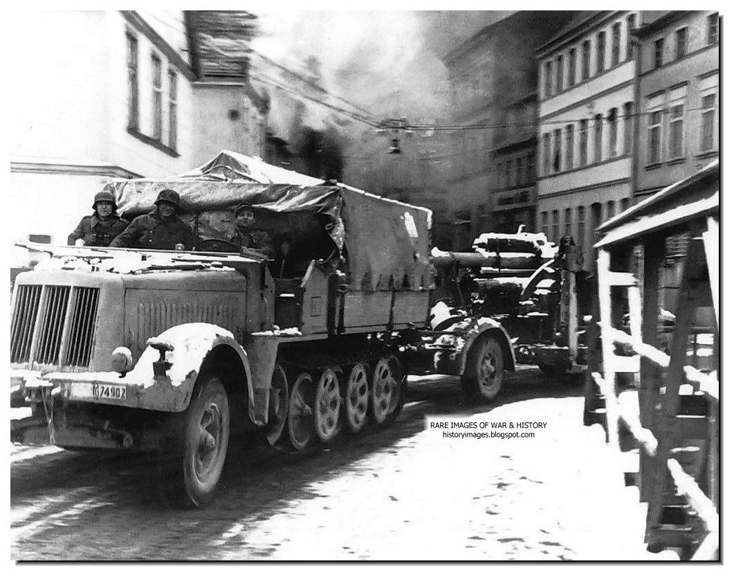 HISTORY IN IMAGES: Pictures Of War, History , WW2: 1945: As The Soviet ...