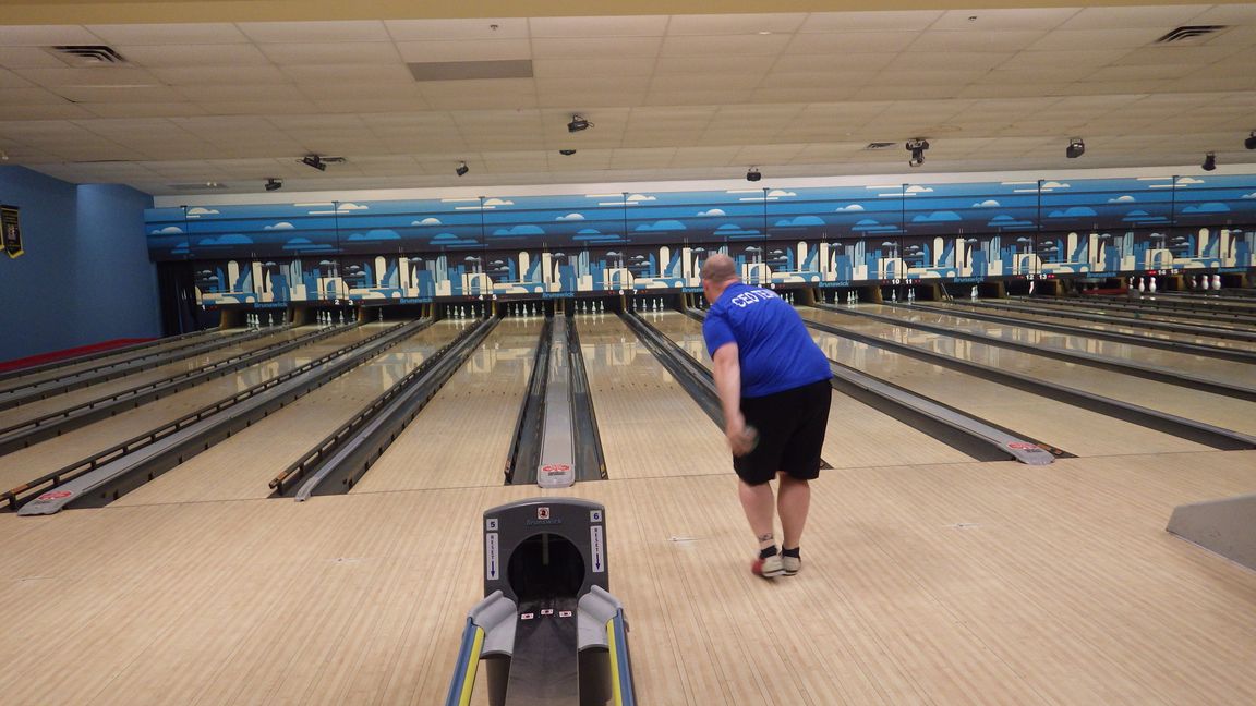Dave'n'Kathy's Vagabond Blog: Boldly Five-Pin Bowling in Barrie!