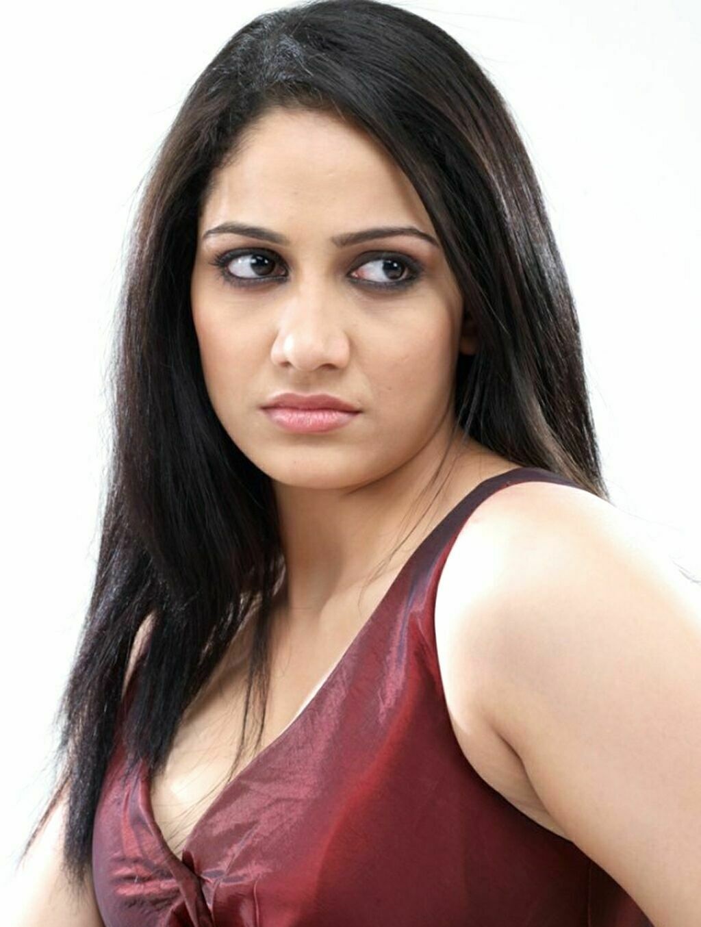 Komal Sharma Latest Updates, Hd Images, News, Family Today Updates, NEWS