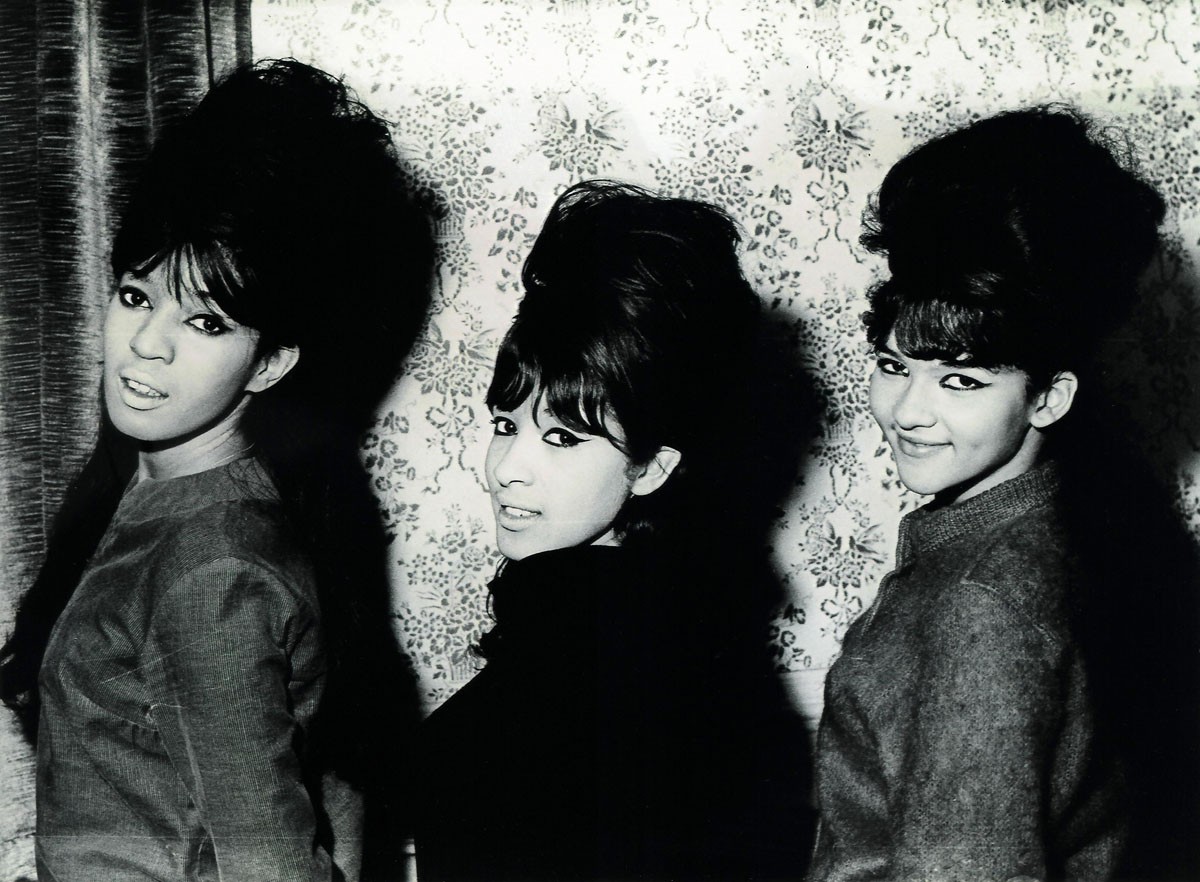 RETRO KIMMER'S BLOG: THE RONETTES' RONNIE SPECTOR: MASCARA AND MADNESS