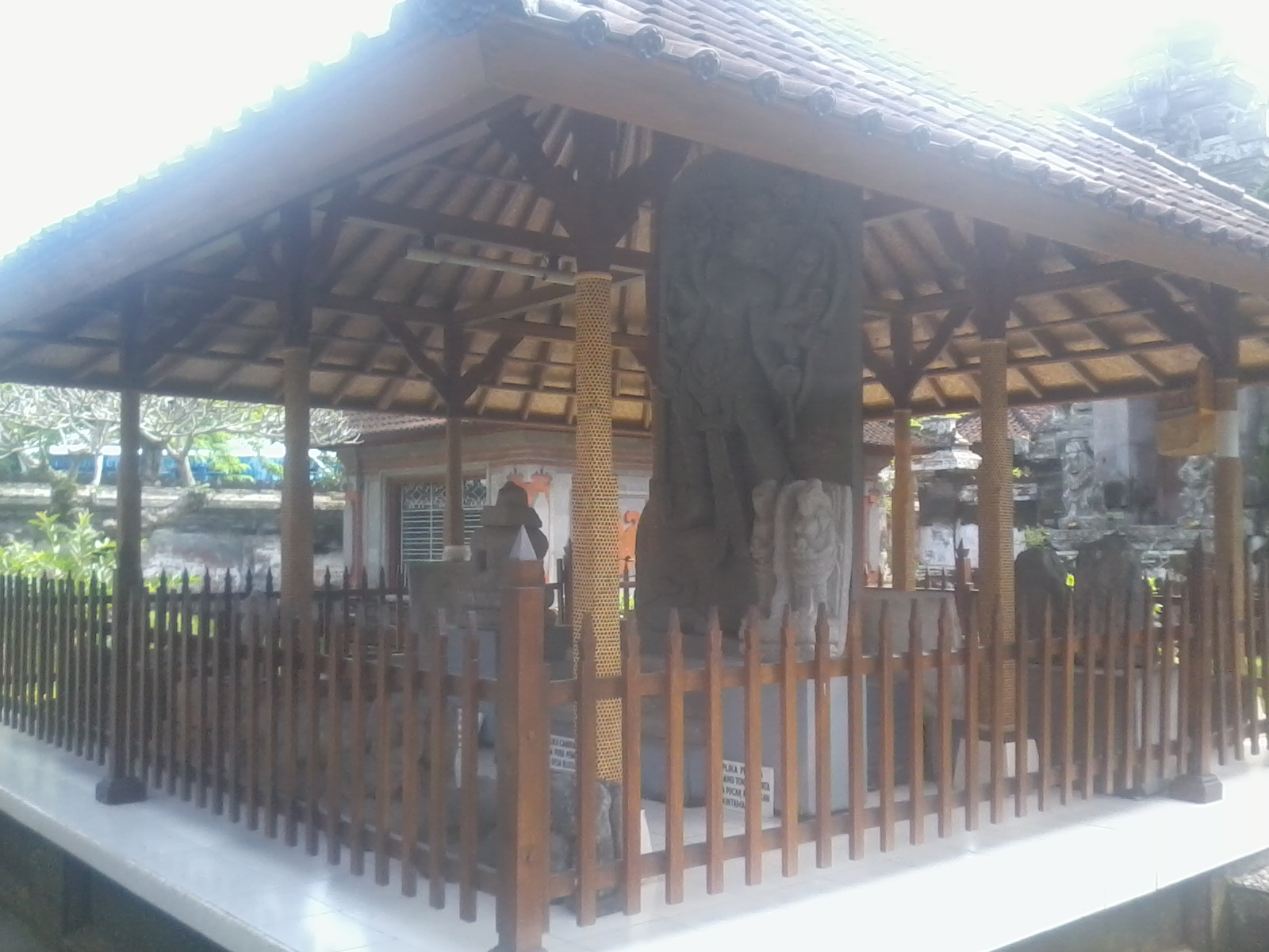 Explore the Areal of Tampaksiring: Museum Arkeologi gedung Arca