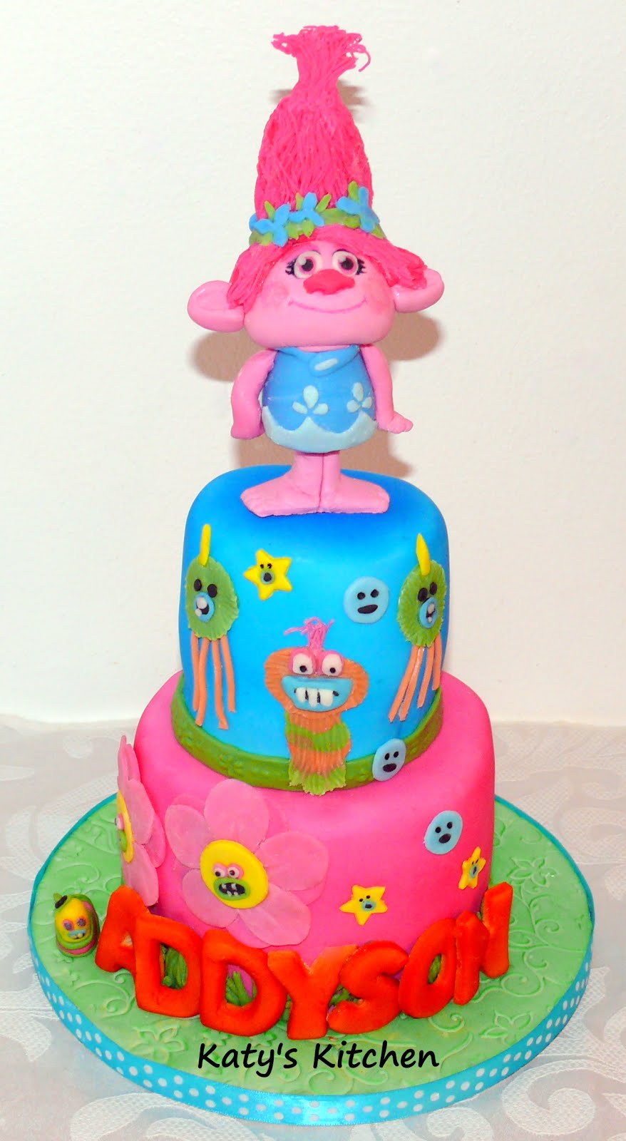 Katy's Kitchen: Princess Poppy Trolls Cake and Poppy Hair Cupcakes