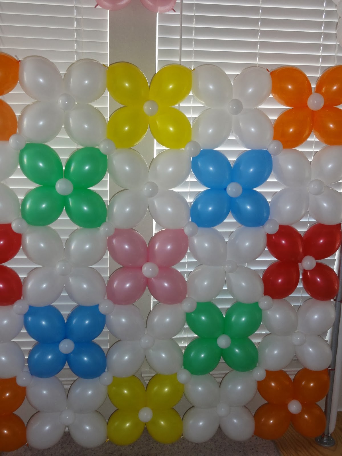 Santo Diamond Balloon Design: Pattern balloon arch