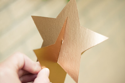 Strawberry Chic: DIY Tuesday: Holiday Gold Stars