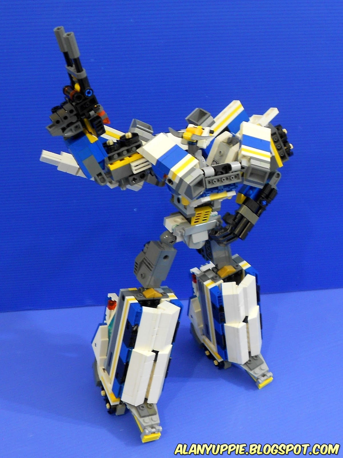 Alanyuppie's LEGO Transformers: LEGO Triple Changer Railrazor Part 2 of ...