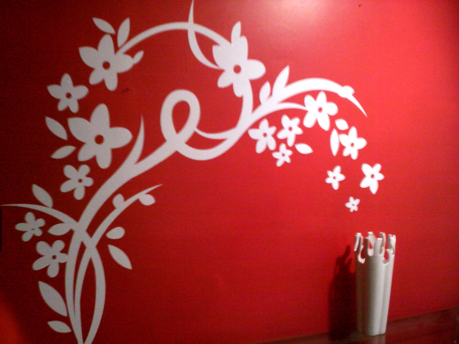 Pared en rojo y vinil autoadherible | Diseño y decoración de interiores ...
