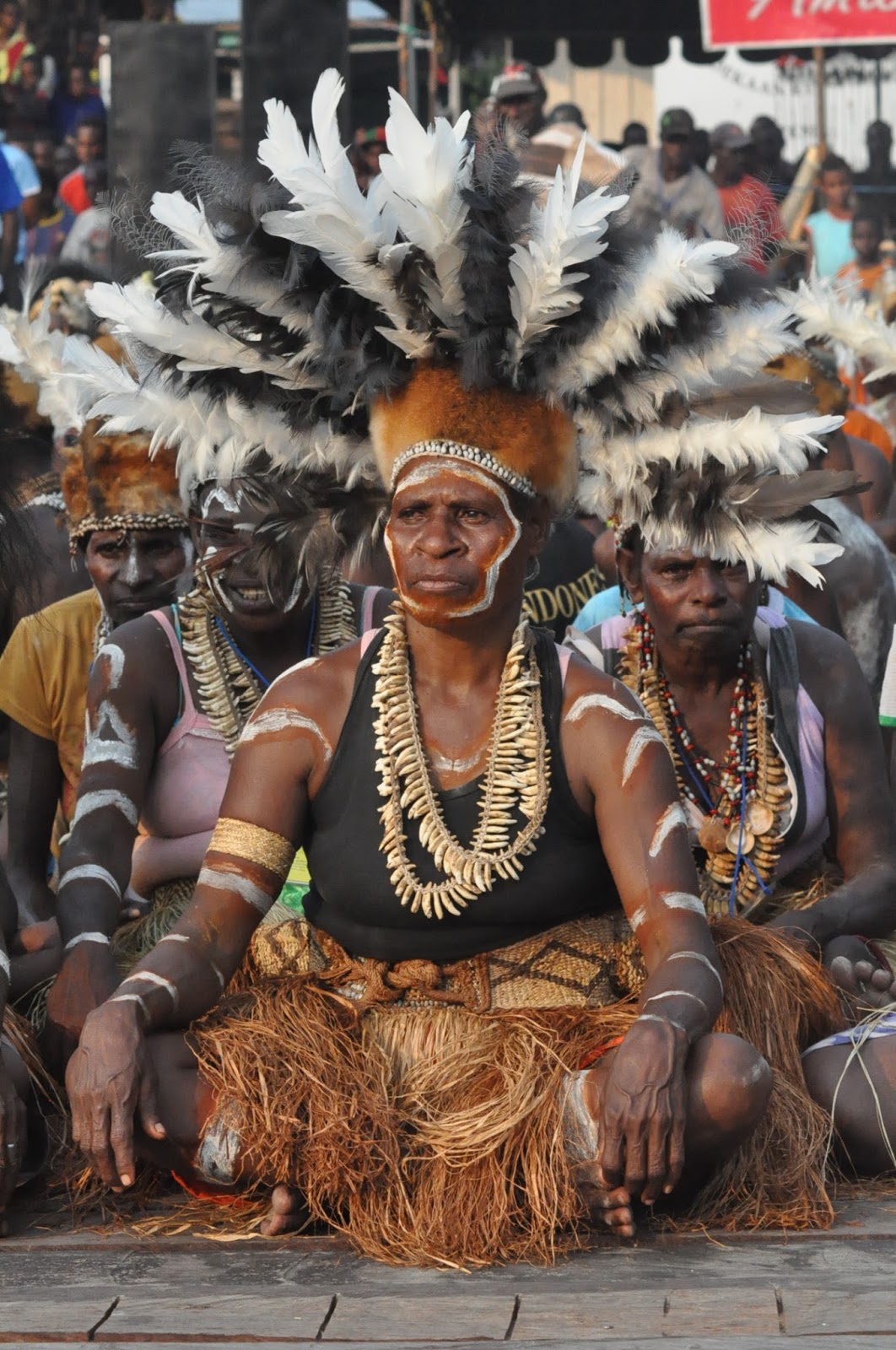 DEWI_LINGGASARI: Asmat Women's Participation in Cultural Feast