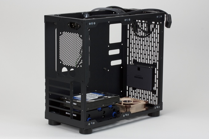 Cerberus an "mATX case" with a "FullTower Price" ~ Italian Tech Addict