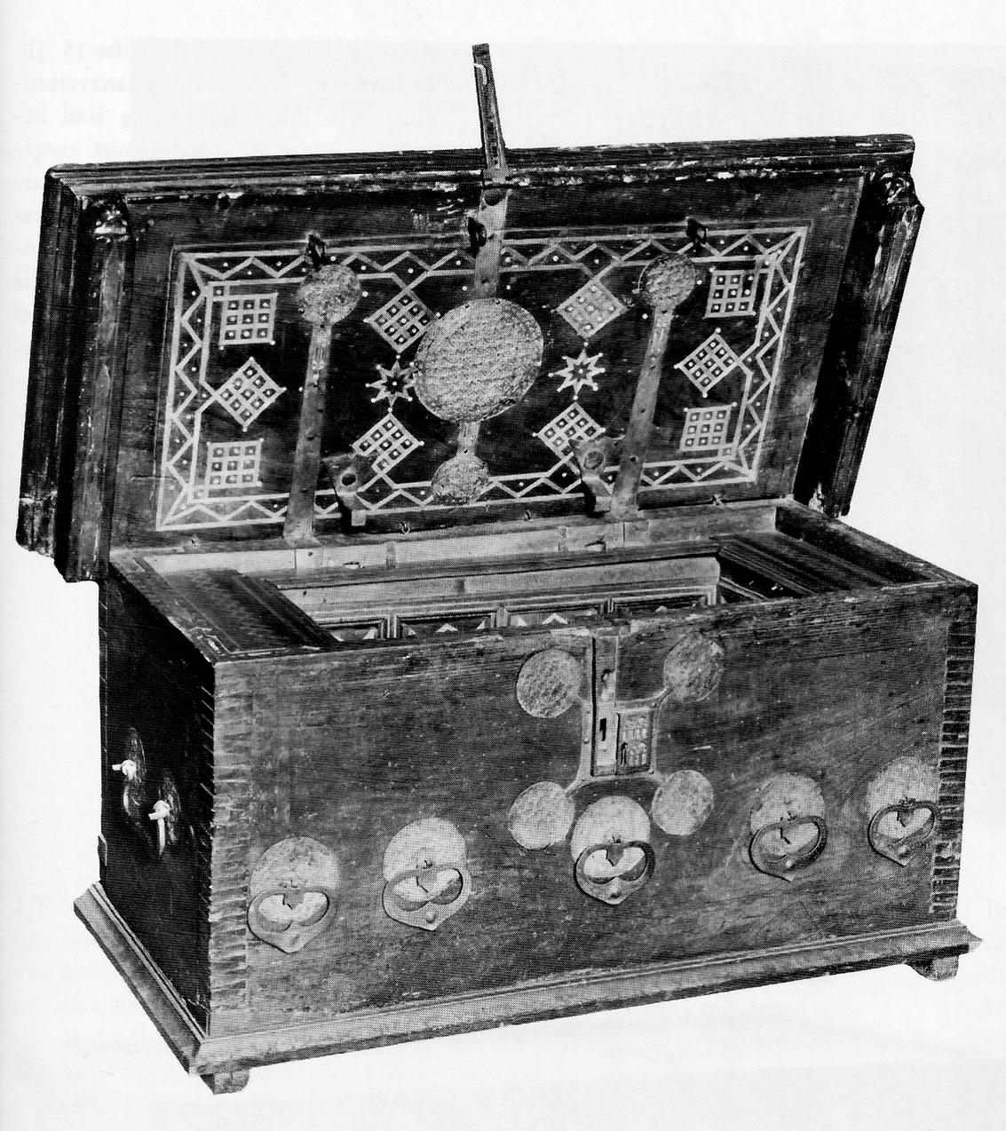 St. Thomas guild - medieval woodworking, furniture and other crafts: A ...