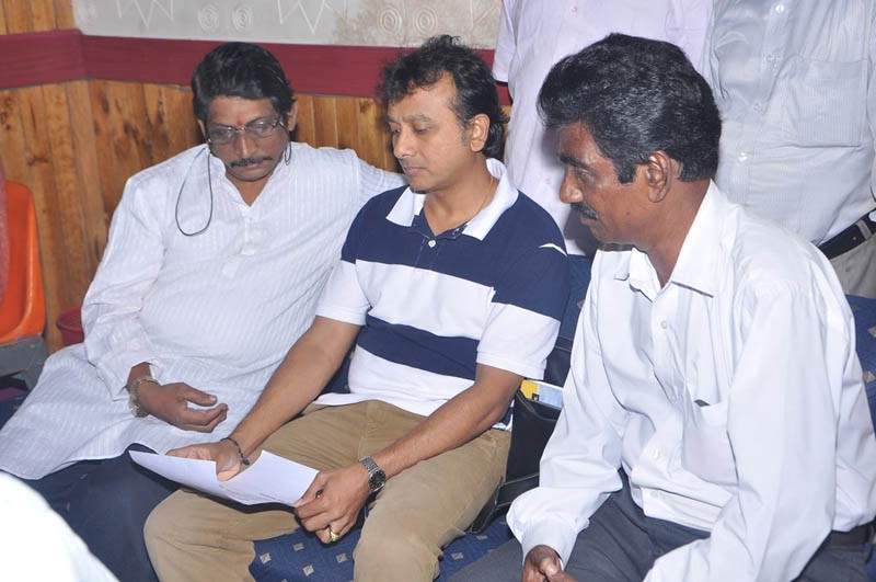 Playback Singer Unnikrishnan Sings for Nilavil Mazhai Photos HQ latest ...