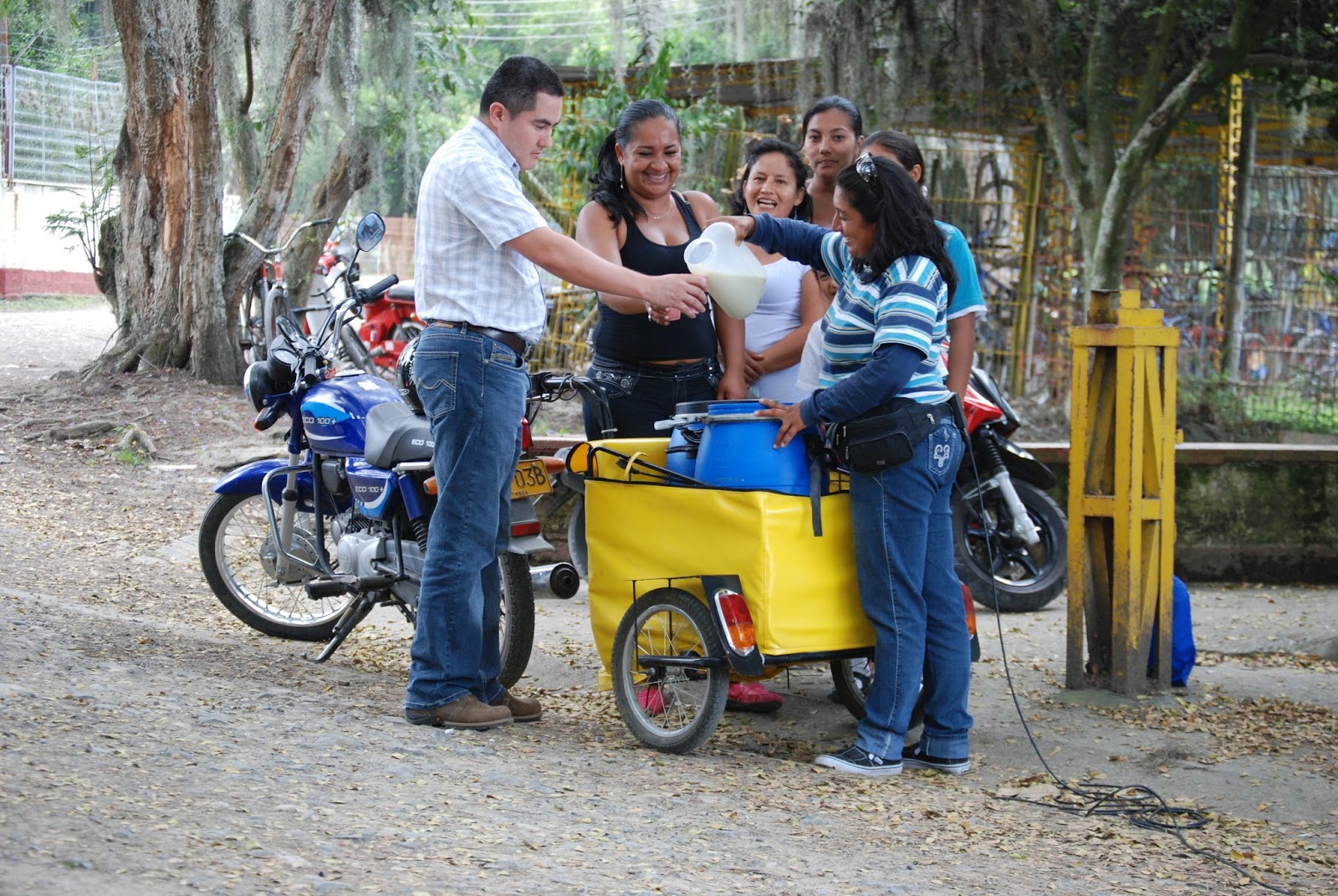 REMOLQUE SEGURO PARA MOTOCICLETAS: REMOLQUE PARA MOTOS : VIAJES - TRABAJO
