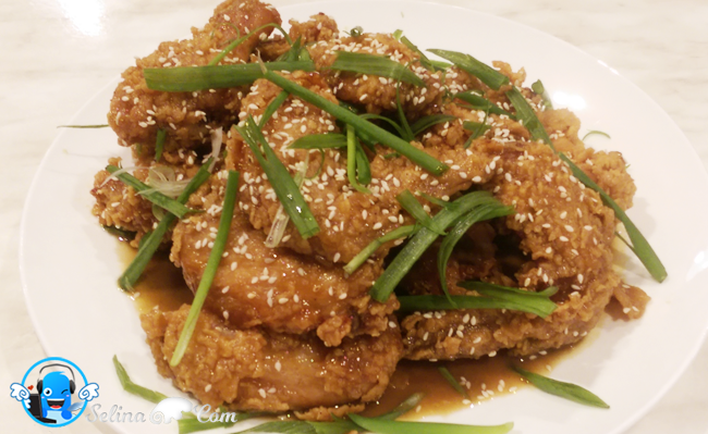 Eat Pelicana Garlic YangNyeom at Pelicana Chicken @ Atria Shopping ...