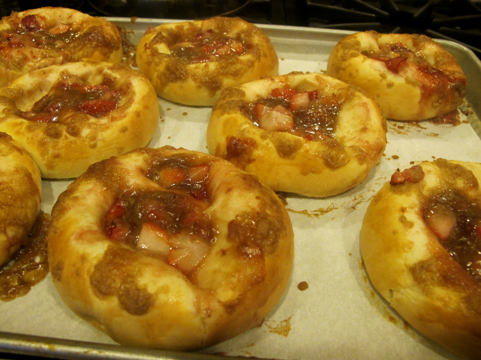 My Mother's Apron Strings: Strawberry Sweet Buns