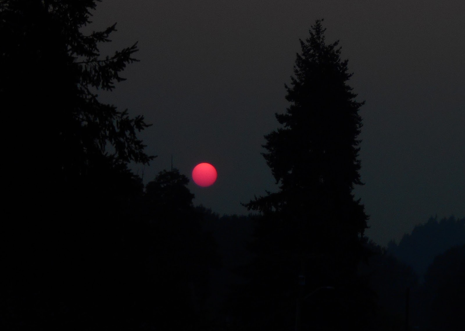 Interrock Nation: Solar Eclipse, Eclipse DXing, Fire Haze, Blood Sun ...