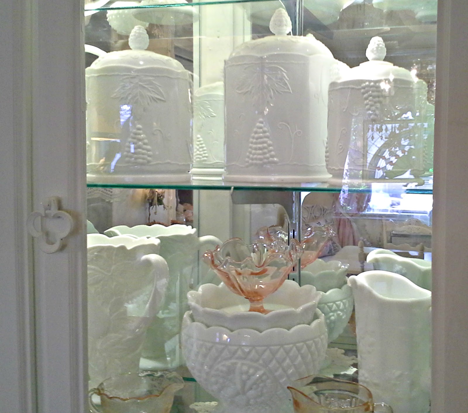 Penny's Vintage Home: Styling Vintage Milk Glass