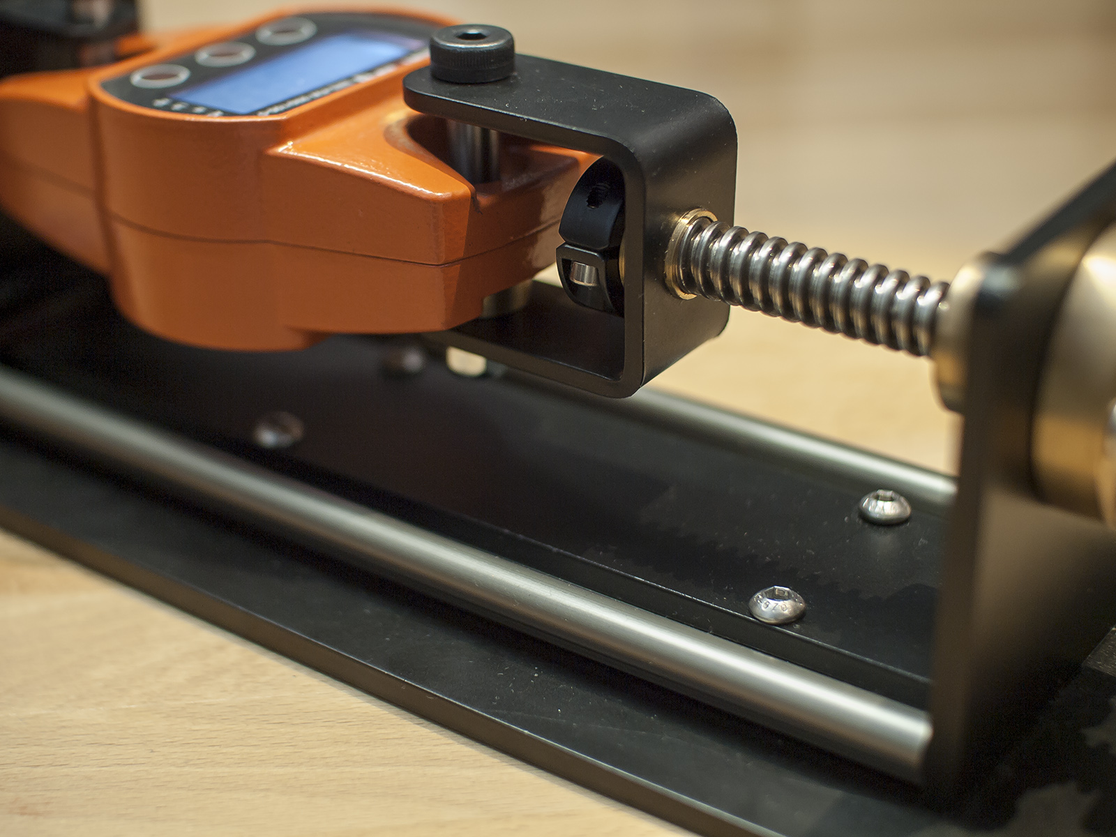 Blackcat wheels: Spoke tensiometer calibration jig - production version!