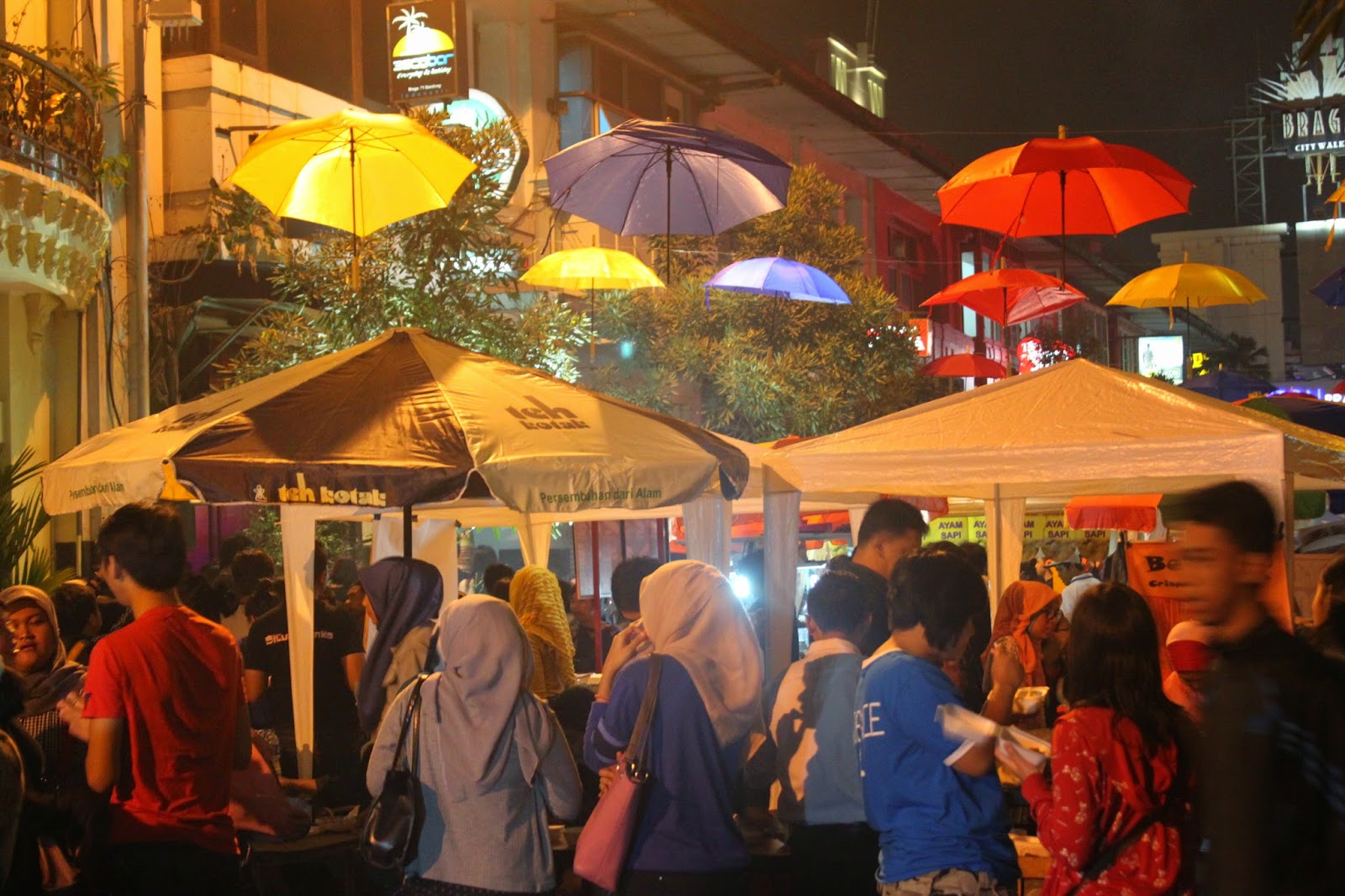 LIFE LOVE LAUGH: Braga Culinary Night - Car Free Night In Bandung