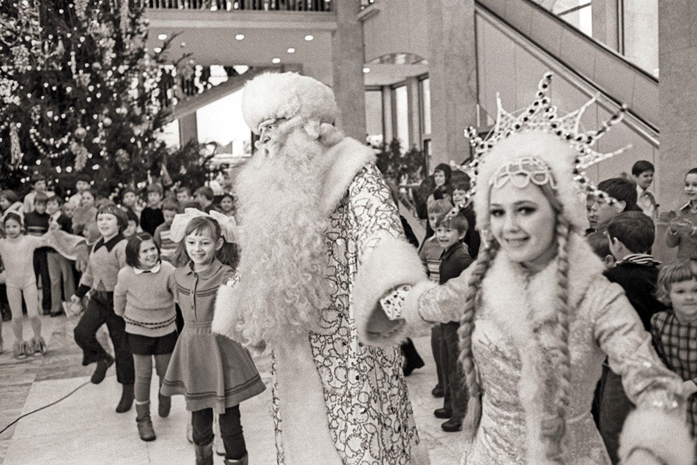 Soviet Ded Moroz: 23 Funny Photos of Slavic Santa Clauses in the USSR ...