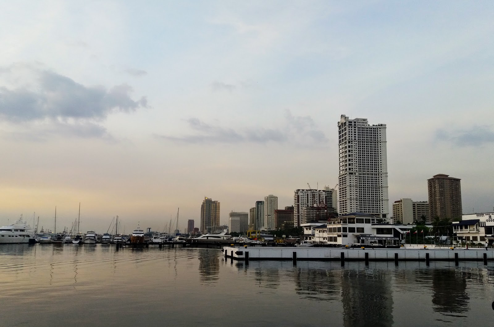 iStar-Tariray: Manila Bay at it's best