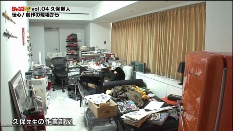 4 Manga Artists With The Messiest Workspaces - Otaku Fantasy - Anime ...
