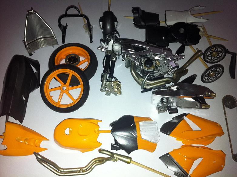 Model Kit MotoGP: Honda RC211V 2006 Rider Dani Pedrosa