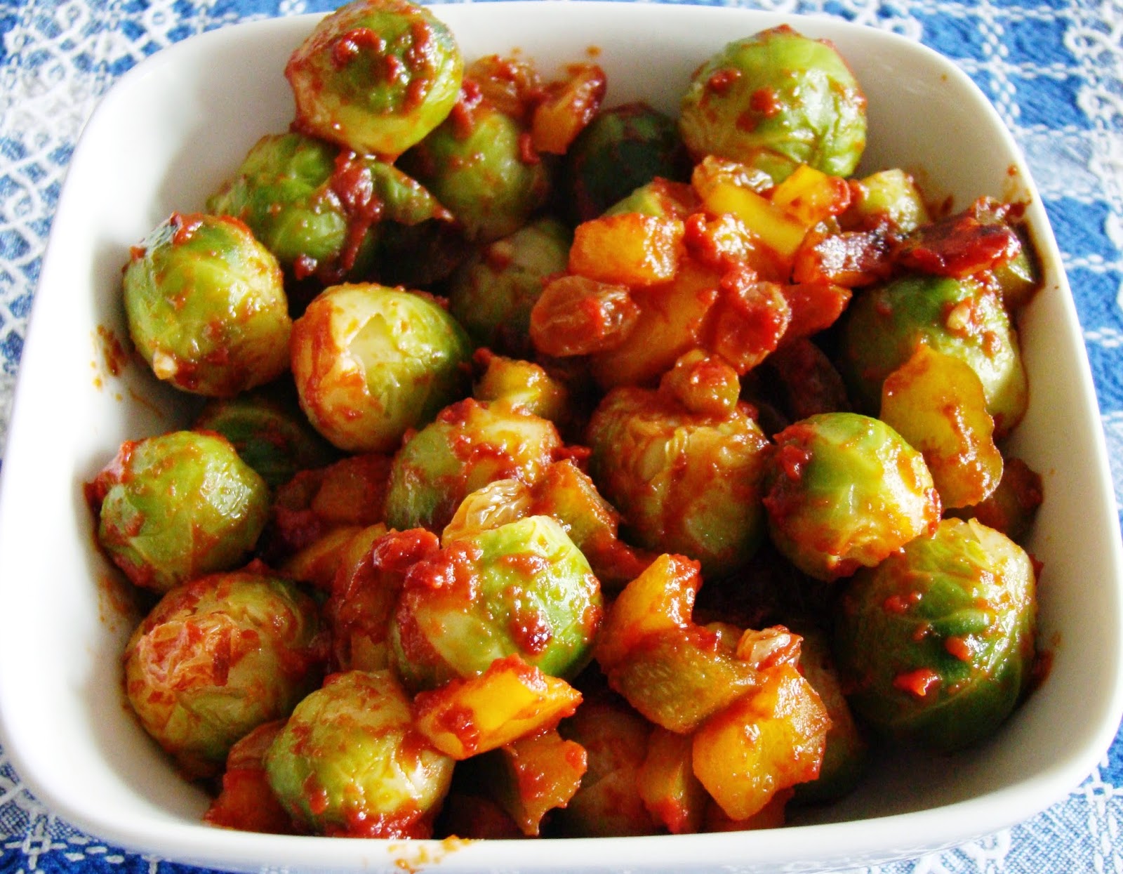 Bij Anne: Spruiten met paprika en rozijnen