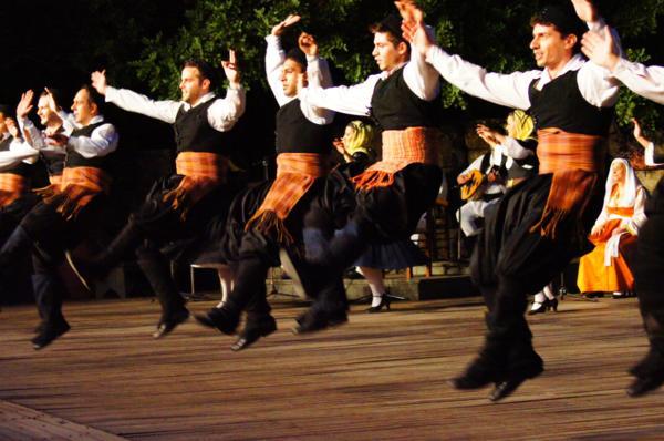 Greek Dances Online: Learn a traditional Greek dance now!