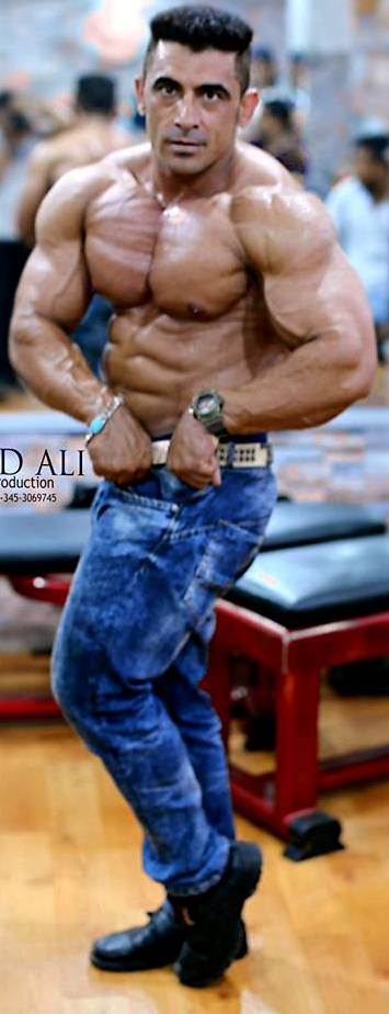 world bodybuilders pictures: pakistani bodybuilder bari