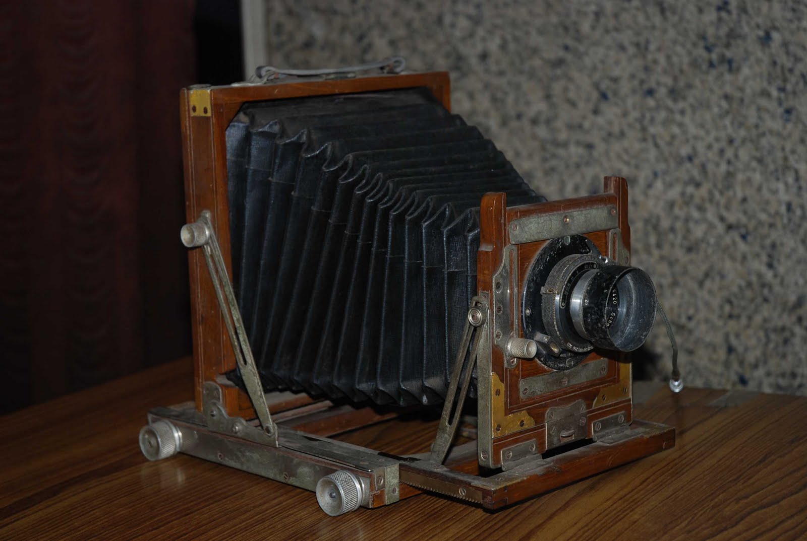 ANTIQUE CAMERAS: CABINET FIELD CAMERA
