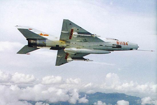 izzati-moffet: Chinese PLA Air Force J-7 jet crashes into house; 4 Injured