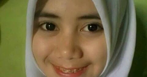 CEWEK INDO NGENTOT BULE: abg jilbab nakal bugil pamer toket besarnya