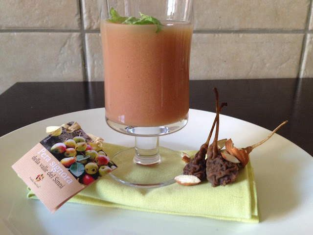 Smoothie di Pera Signora della Valle del Sinni con Mandorle di Toritto ...