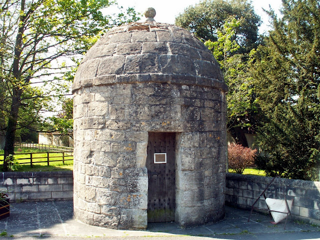 Roy's blog: WILTSHIRE. Lock-ups at Luckington, Maiden Bradley and Shrewton.