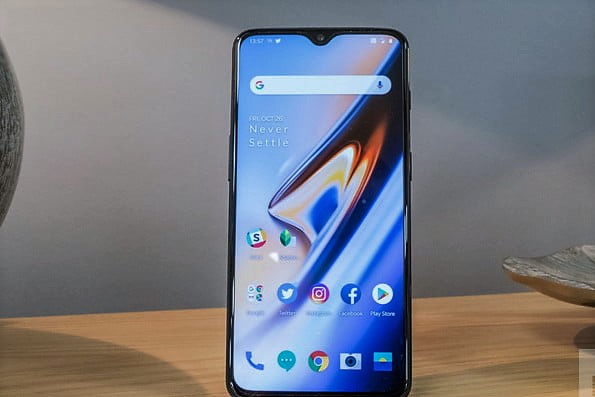 OnePlus 6T vs Apple iPhone XR :OnePlus 6T better in this price