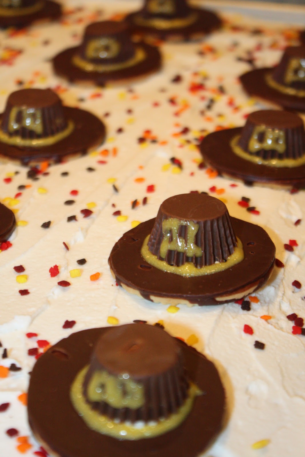 A Slice of Smith Life: Celebrate Thanksgiving with Pilgrim Hats and Cake!