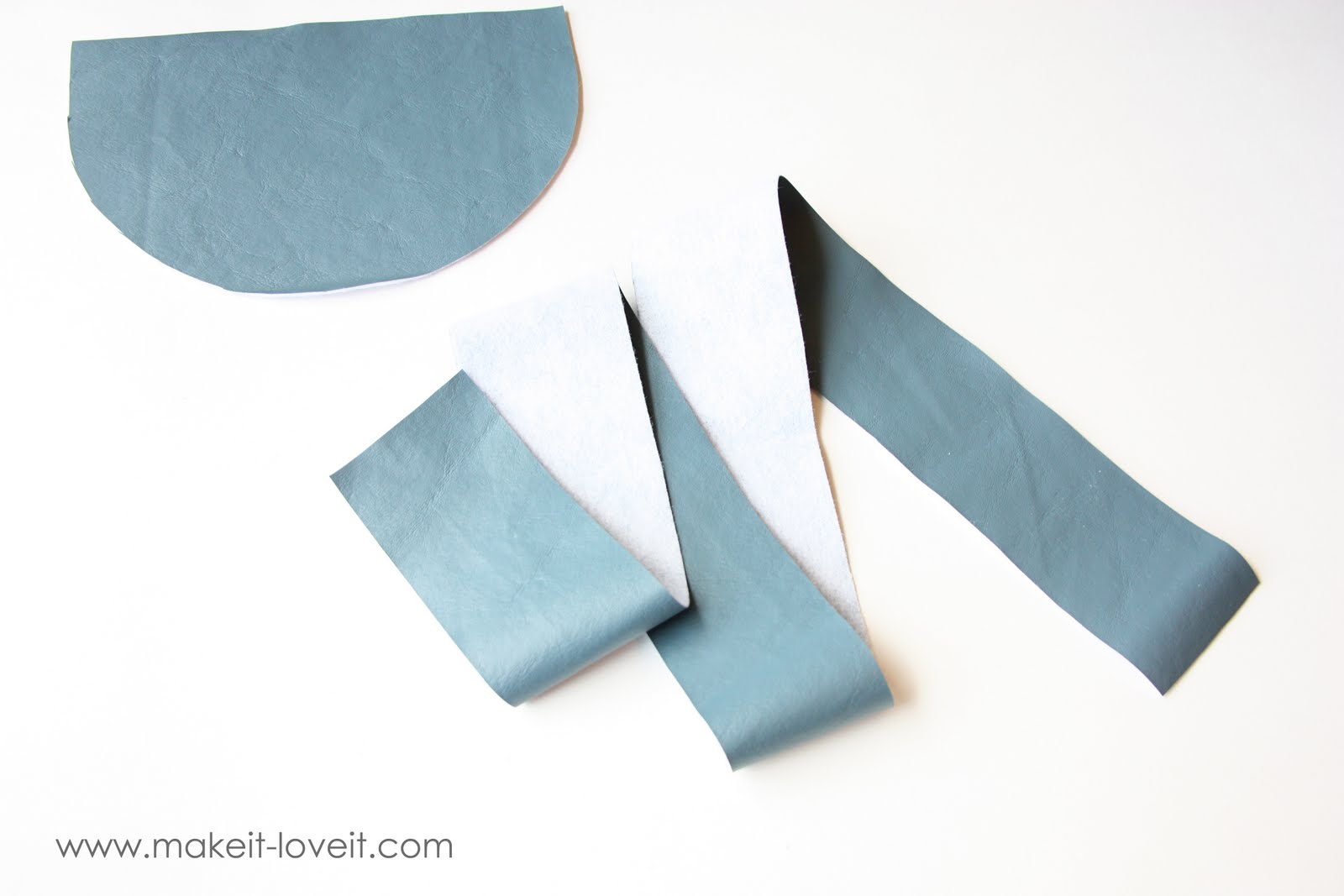 Rounded & Embellished {Faux Leather} Zipper Pouches | Make It & Love It