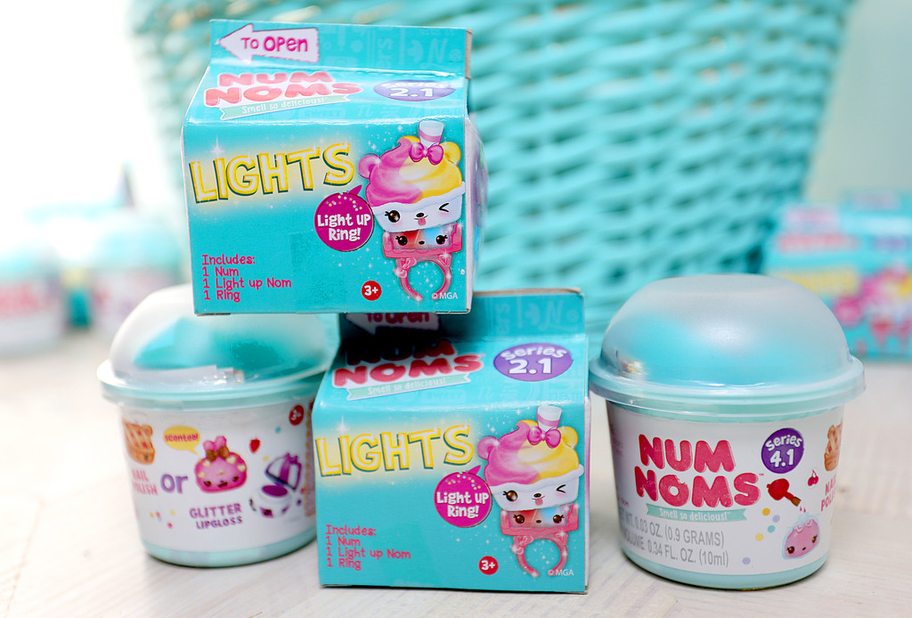 Tiffani Thiessen Hosts NUM NOMS Series 4 Event at Au Fudge | Happy Mess ...