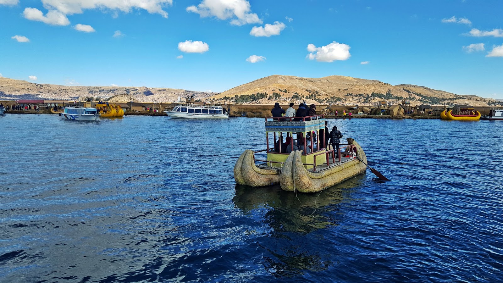ISLA DE LOS UROS- PUNO, PERU | Rita Gallech