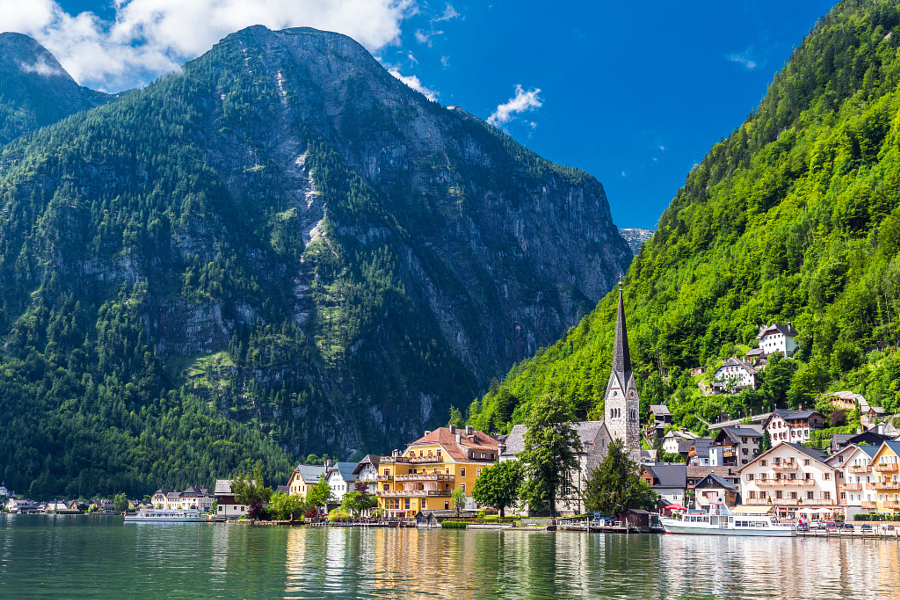 Let's travel the world!: Hallstatt: An unbelievably spectacular place!
