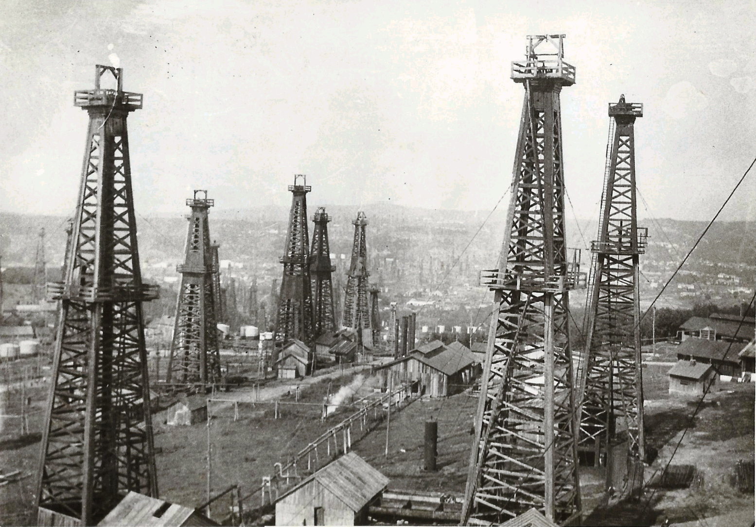 Petroblog: Moreni - interwar view over the oil field