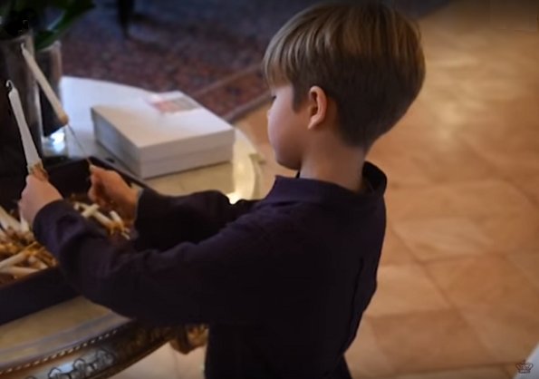 Danish Crown Prince family decorated 2017 Christmas tree