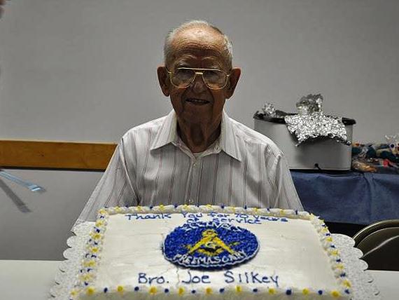 The Midnight Freemasons: The Register: Signing Your Name Into History