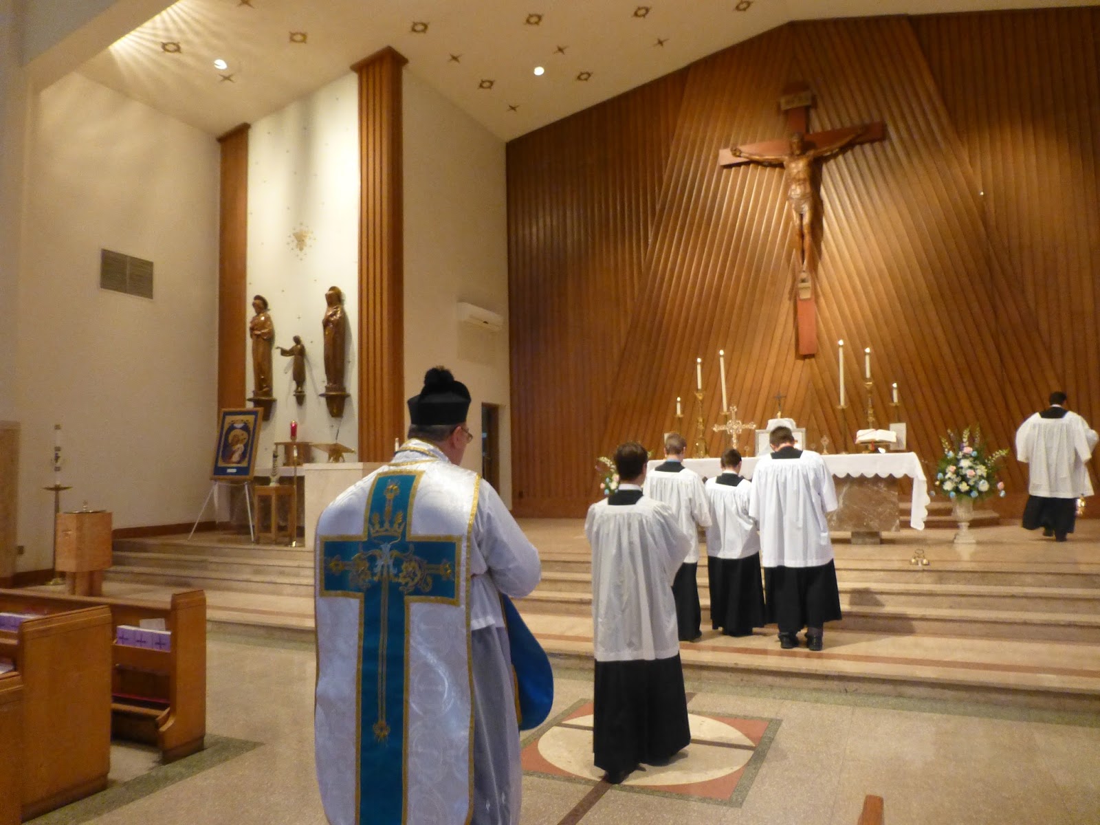 Knights of Columbus Latin Mass: Report: Rorate Mass, Consecration to ...