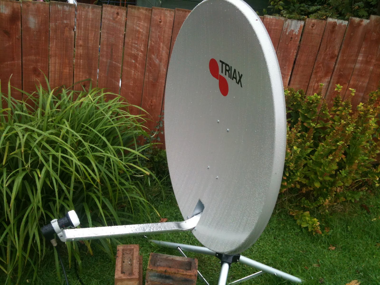 The Satellite TV and FM Radio blog: My Dish Setup: Triax TD88 + Inverto LNB