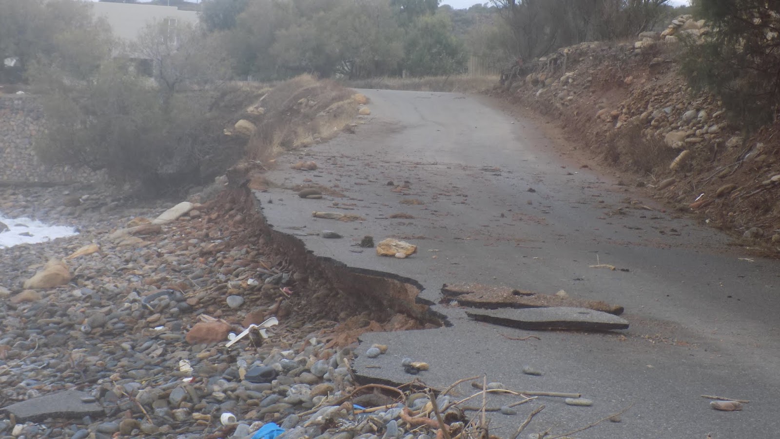 ELIKA-MARATHIAS: Μετα τον''ΖΟΡΜΠΑ'' οτι απεμεινε απο τον δρομο Μαραθια ...
