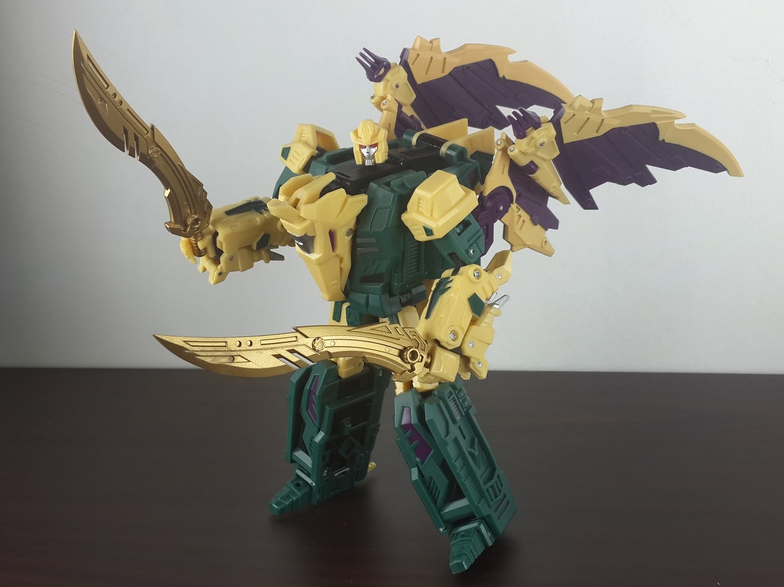 Blog Transformers.com: 1239: Unique Toys Hagen (Terrorcon Cutthroat)